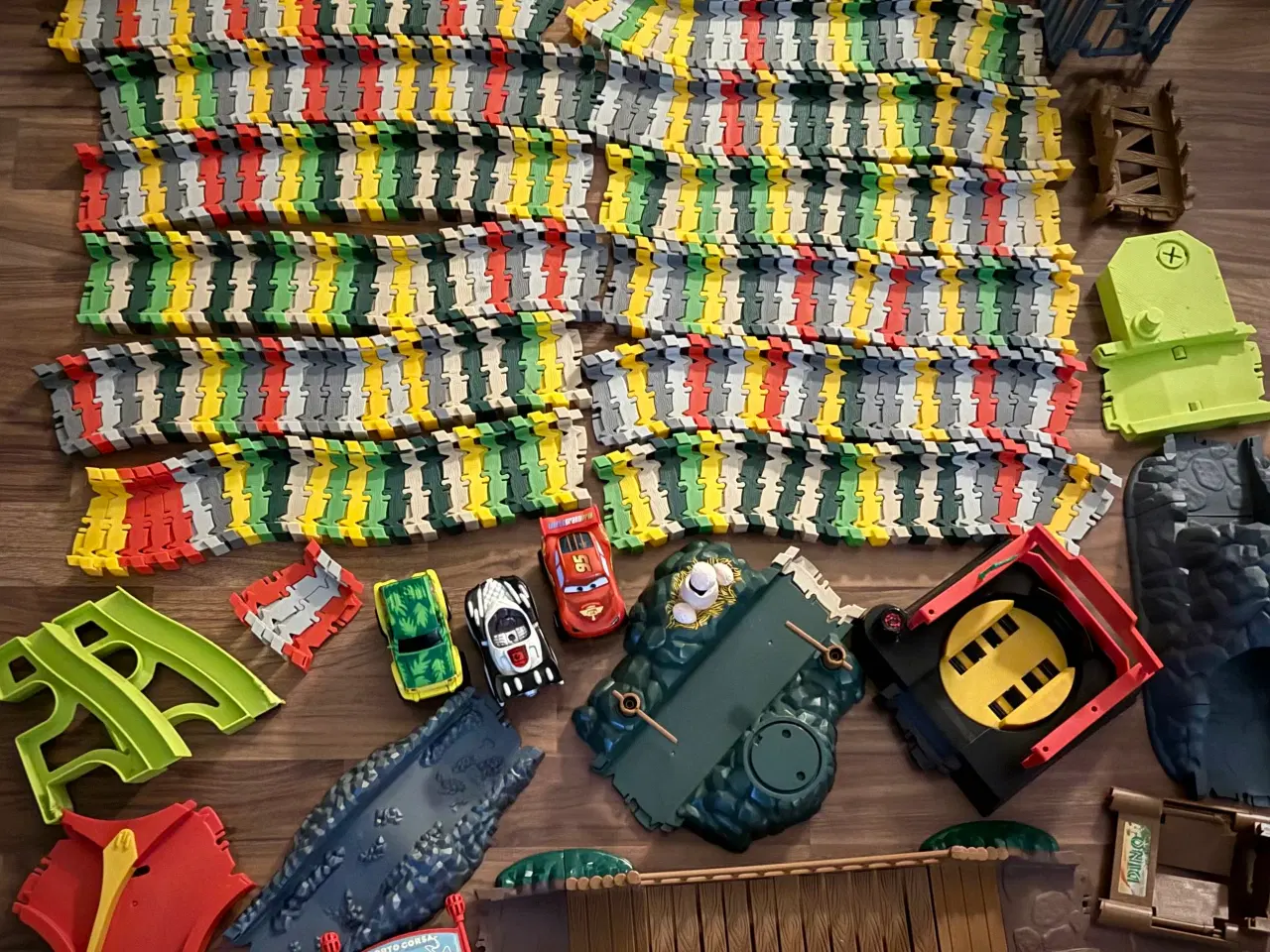 Flexi Trax - Jurassic og Disney Cars | Odense NV - GulogGratis.dk