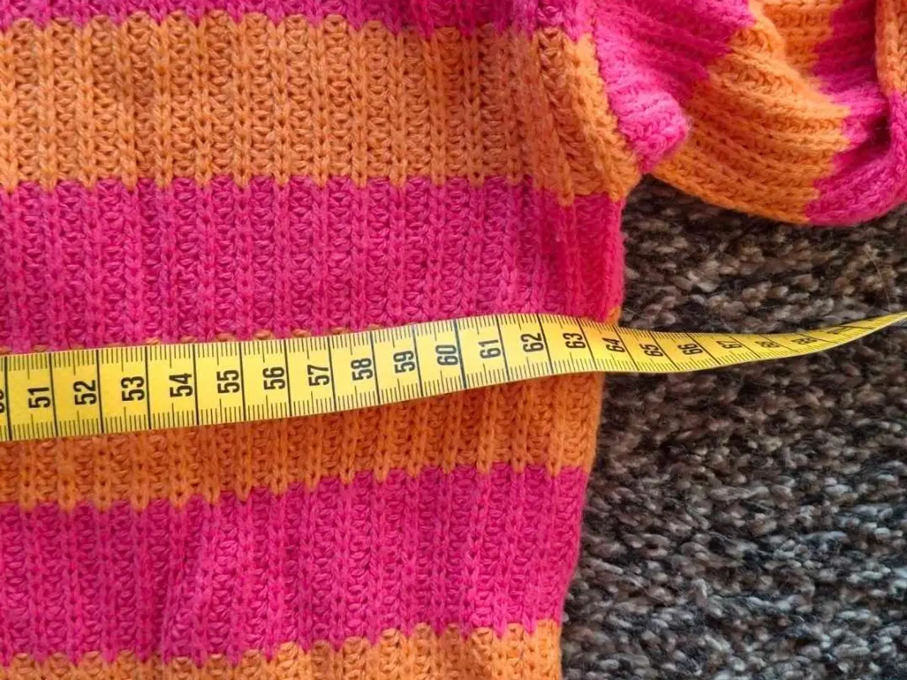 Orange og pink stribet sweater str. Large | København NV - GulogGratis.dk