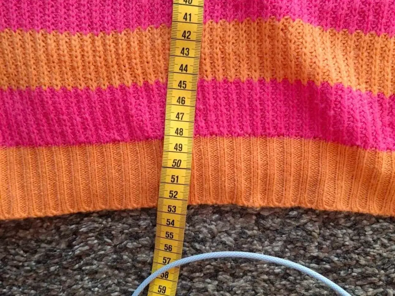 Orange og pink stribet sweater str. Large | København NV - GulogGratis.dk