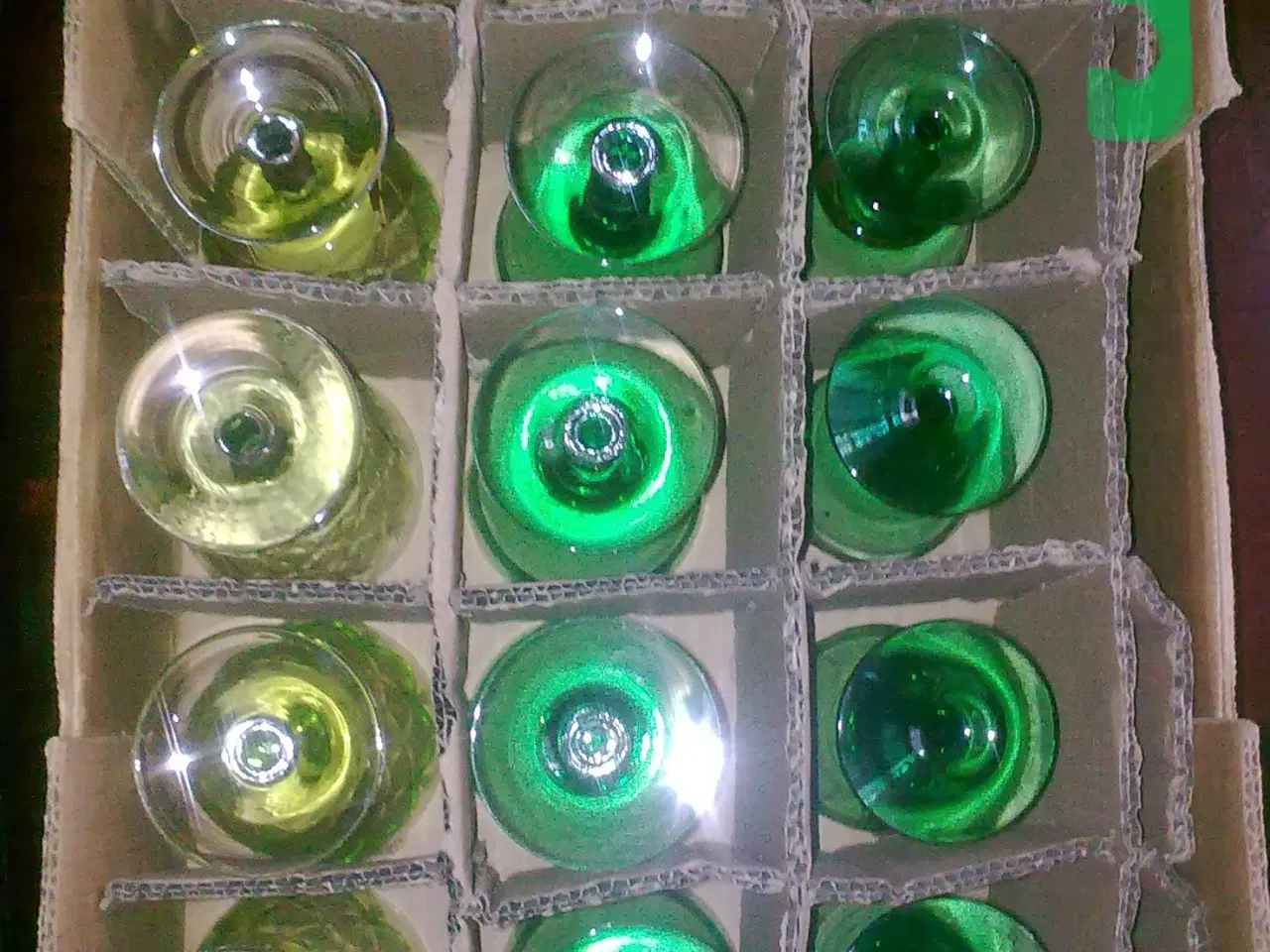 Grønne vinglas 12 forskellige samlet i kasse | København S - GulogGratis.dk