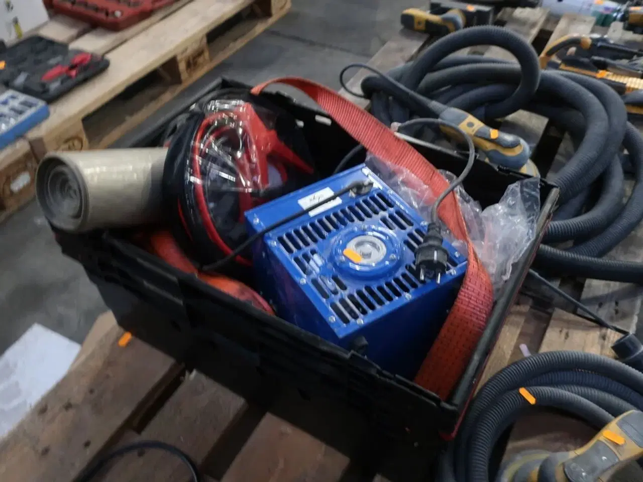 Startkabler, varmeblæser m.v. i kasse | Hals/Hou - GulogGratis.dk