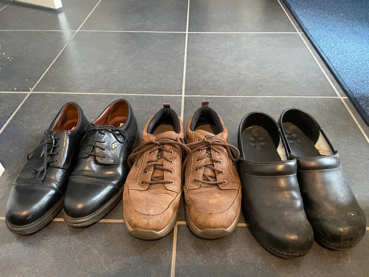 Forskellige støvler ,sko ,træsko og sandaler pris | Vejen - GulogGratis.dk