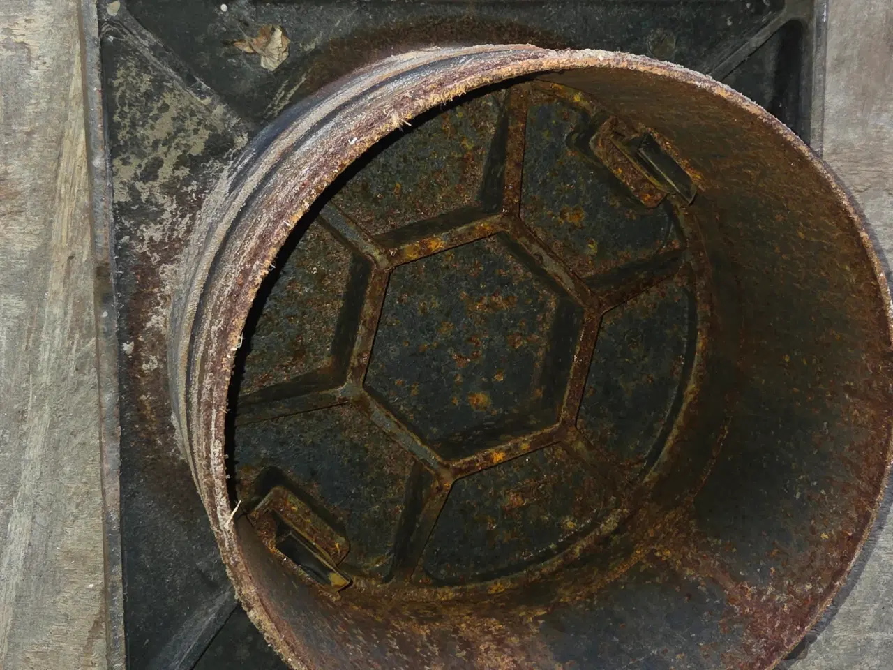 Brøndgods / kloak - Firkantet fast karm med dæksel | Silkeborg - GulogGratis.dk