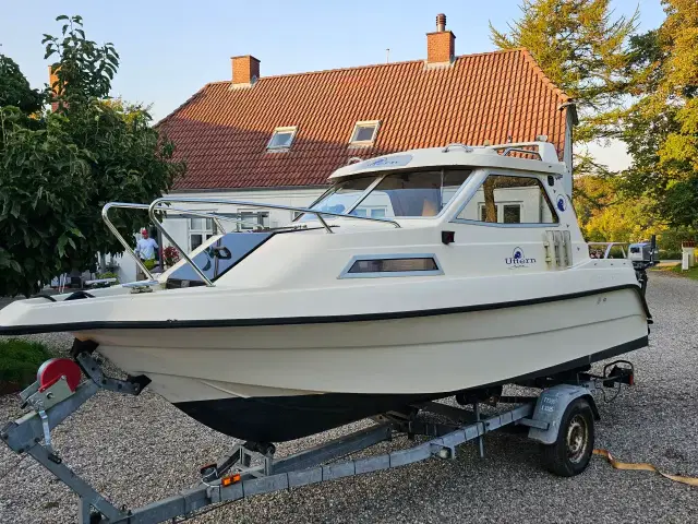 Uttern 5750c 18 fods kabinebåd med trailer | Haderslev - GulogGratis.dk