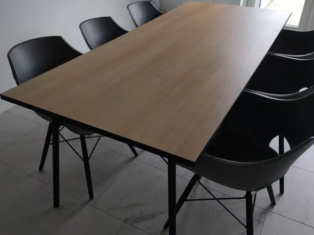 1 Ilva spisebord og 6 Sam Lea shell stole | Esbjerg N - GulogGratis.dk